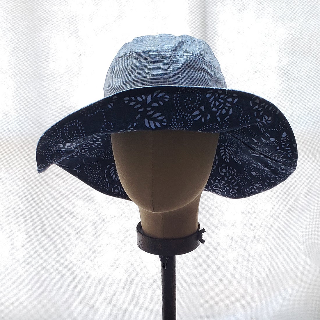 REVERSIBLE FLOPPY | proper topper